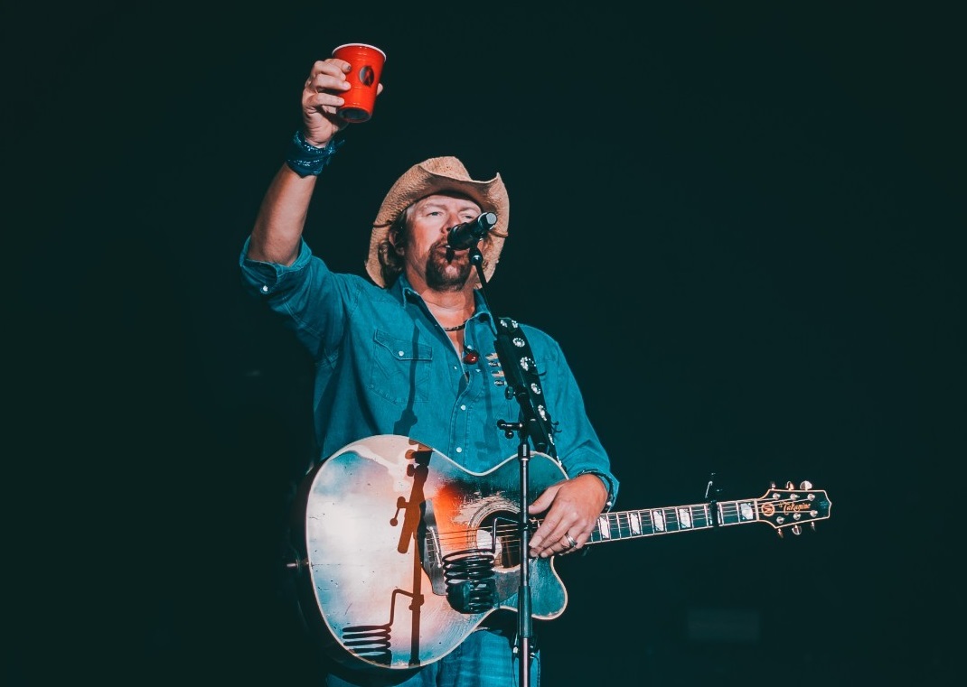 Toby Keith Τιμήθηκε με Country Music Icon Award Η πρώτη τηλεοπτική